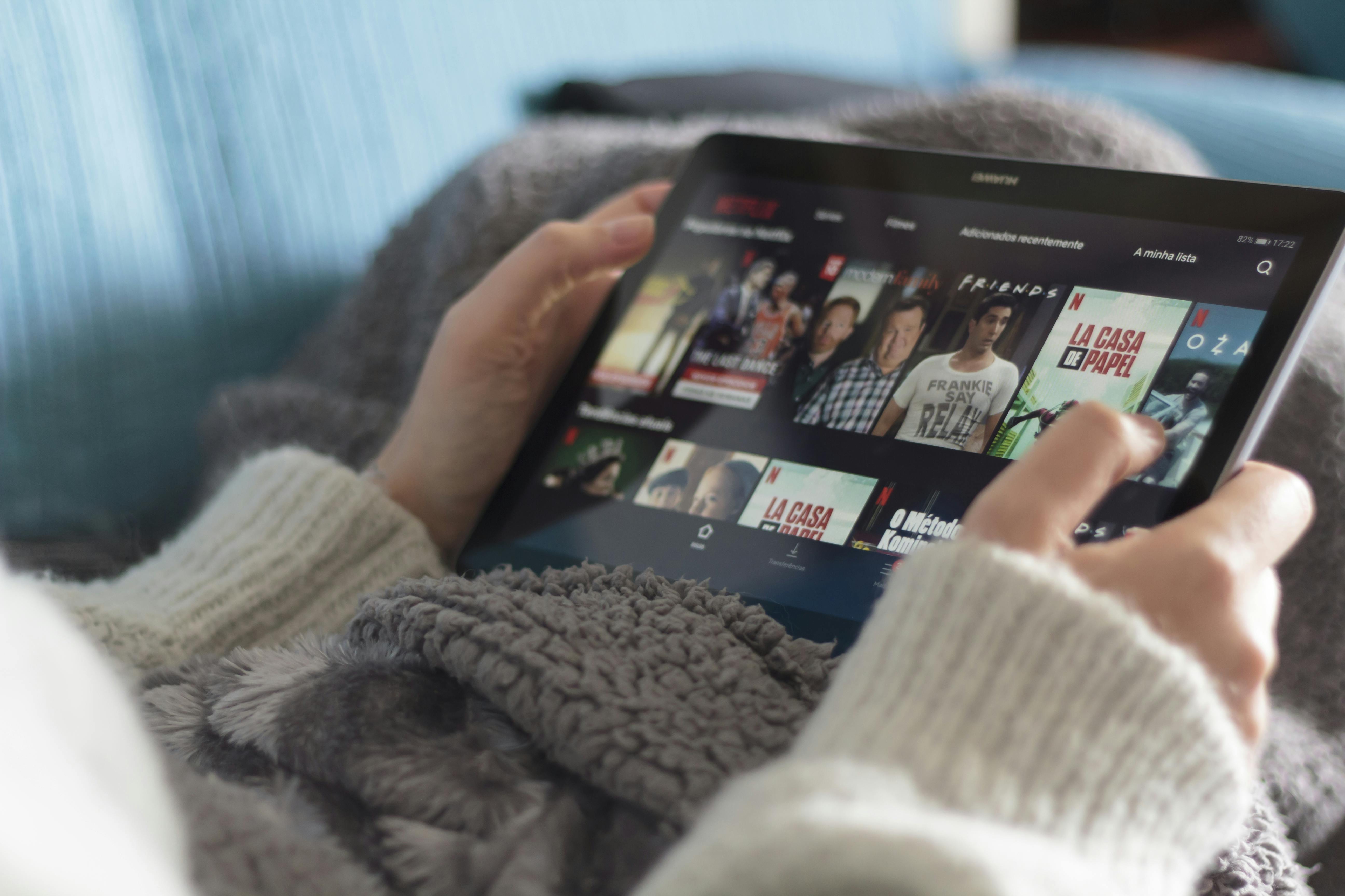 Ad-Supported Netflix Is Here if You Want to Save a Couple Bucks - The ...