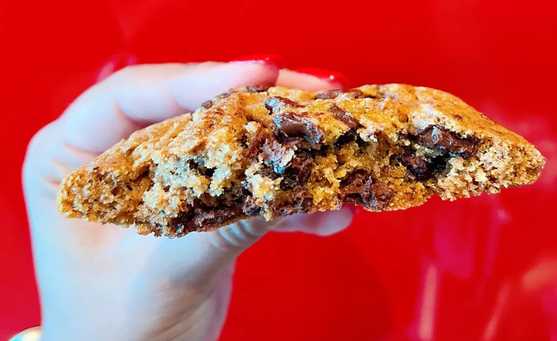 6 Delicious National Chocolate Chip Cookie Day Deals & Freebies - The ...